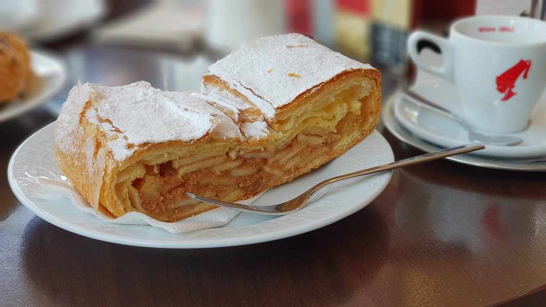 Recept na nejlepší štrúdl | cestyavylety.cz