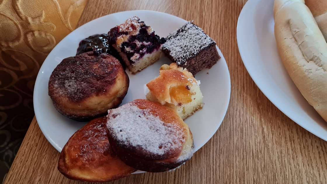 Fantastická snídaně v ceně? V některých ubytováních spíše "jitrnice ...